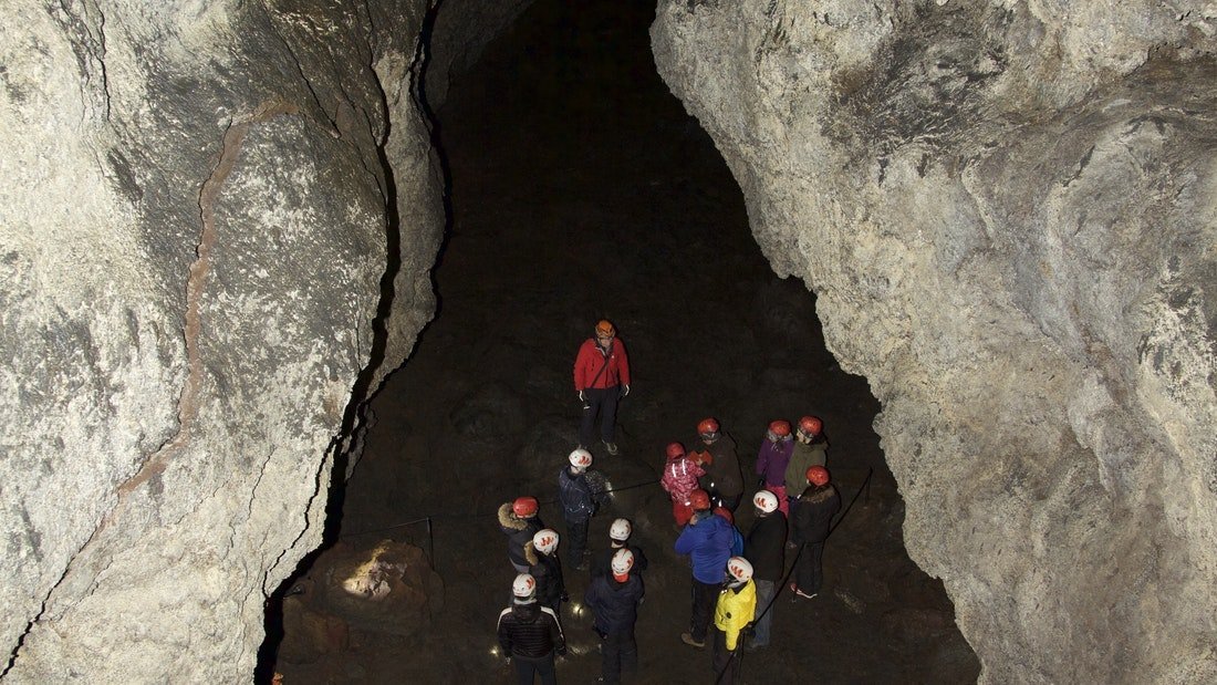 Vatnshellir Lava Cave Tour in Snæfellsnes National Park – Traveo